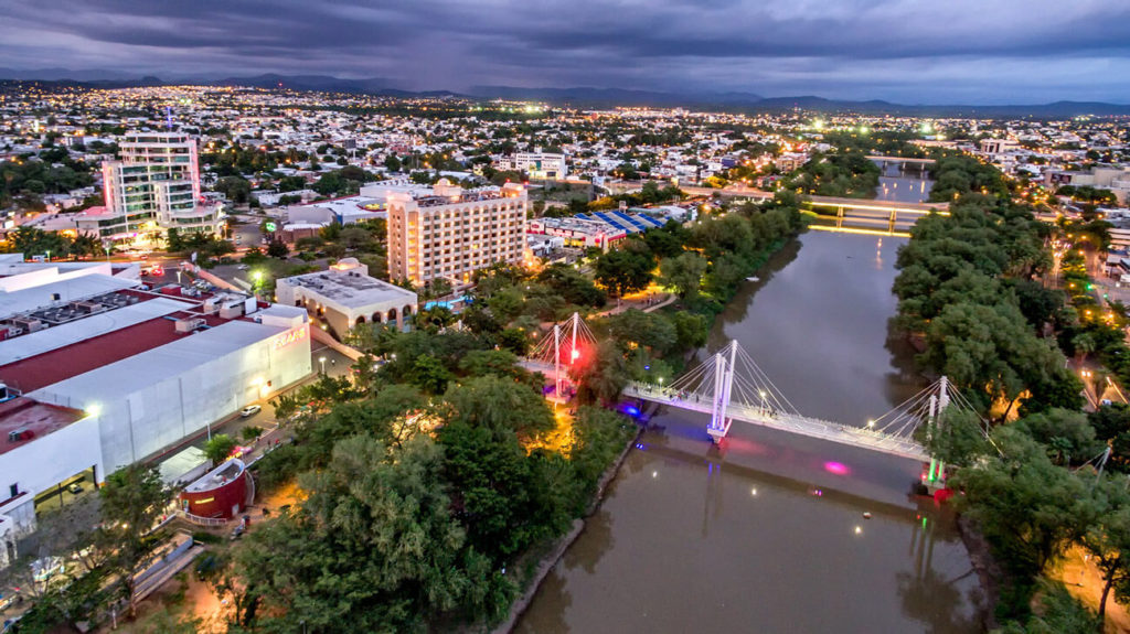 Photographs of the Torre Tres Ríos in Culiacán, Sinaloa